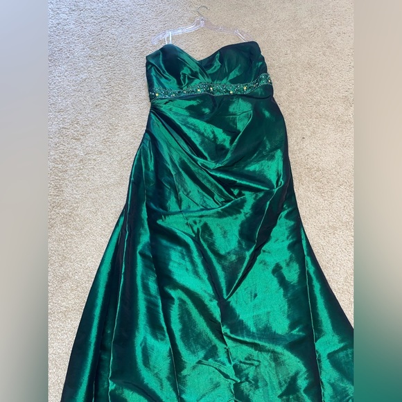 Dresses | Emerald Green Satin Prom Dress | Poshmark